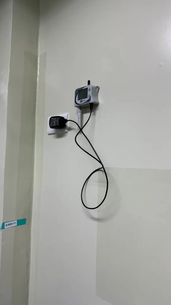 【宏虹案例】台灣領導級藥廠如何用COMET Wi-Fi監測方案打造全廠 24/7 智慧環控：合規、資安與部署一次到位