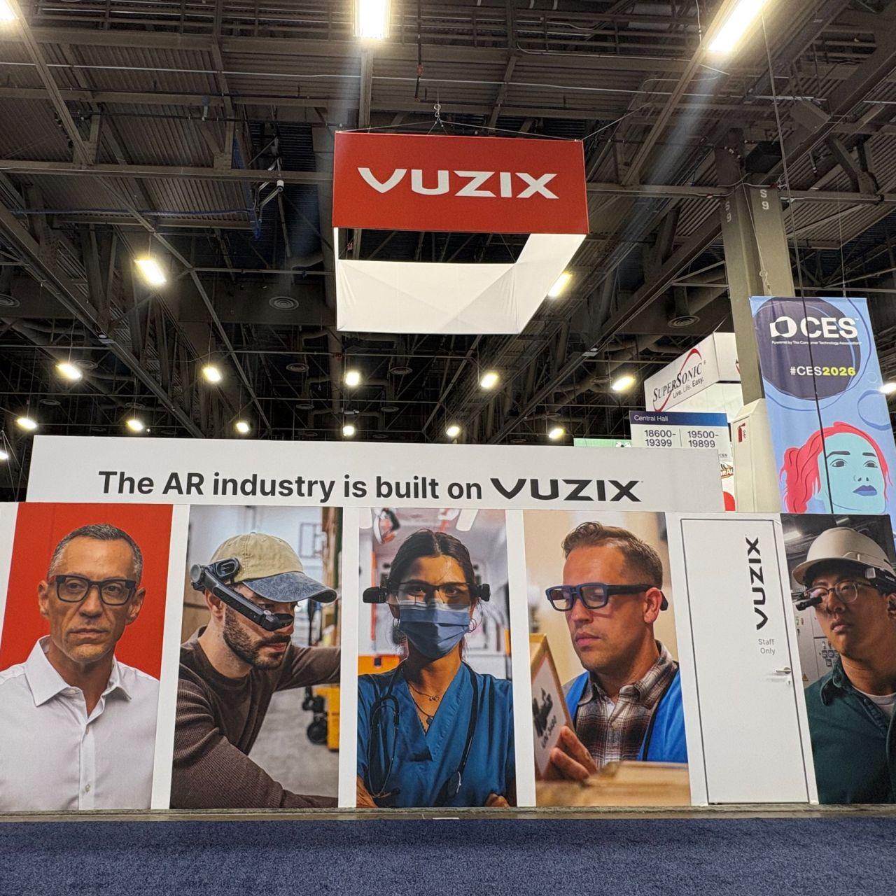 新品發布｜Vuzix CES 2026 發表企業級AR智慧眼鏡 LX1 與新一代波導技術
